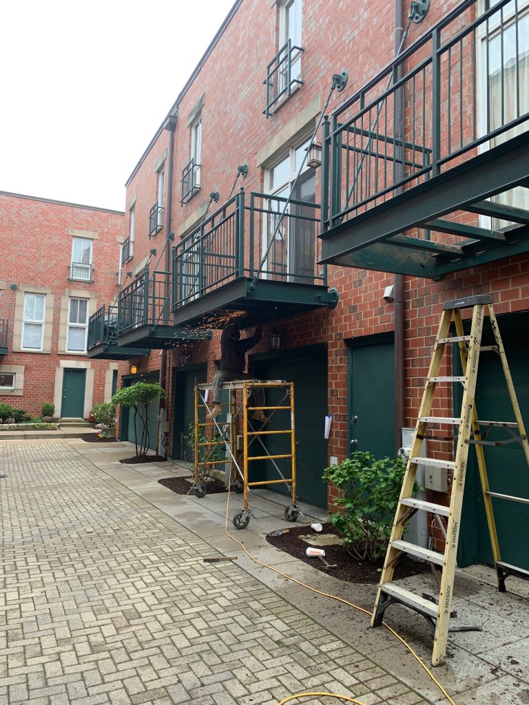 Chicago Fence Company - Iron Fence Chicago - Wood, Chain link, Vinyl