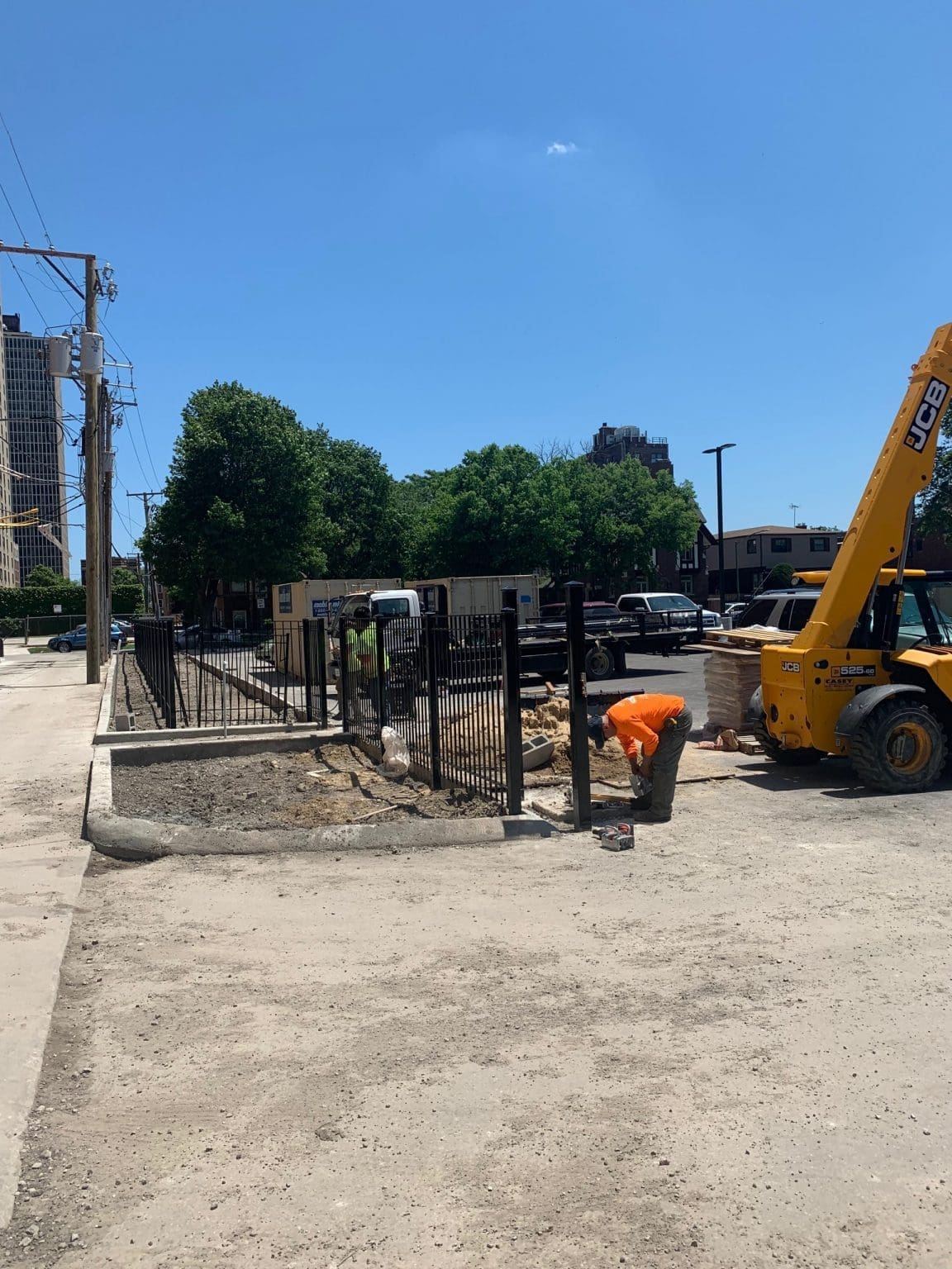 Chicago Fence Company - Iron Fence Chicago - Wood, Chain link, Vinyl